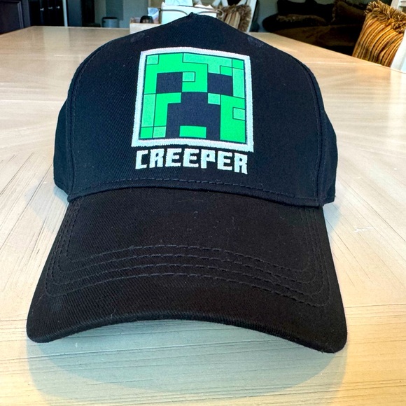 Microsoft | Accessories | Nwt Minecraft Creeper Snapback Hat Youth Os ...